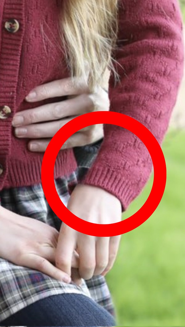 Primeira foto oficial de Kate Middleton após cirurgia tem erro