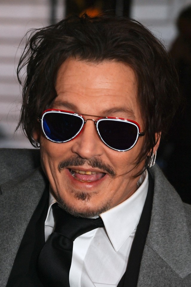 Johnny Depp fez procedimento 'incrivelmente doloroso' para conseguir ...
