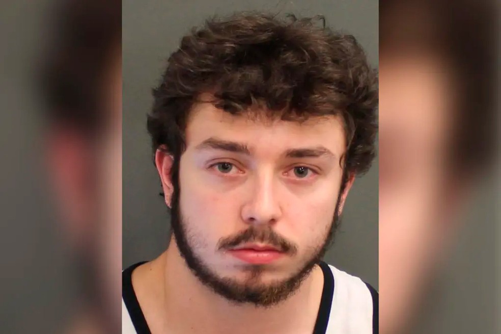 Mulher é presa com os filhos por conexão com o assassinato do próprio ...