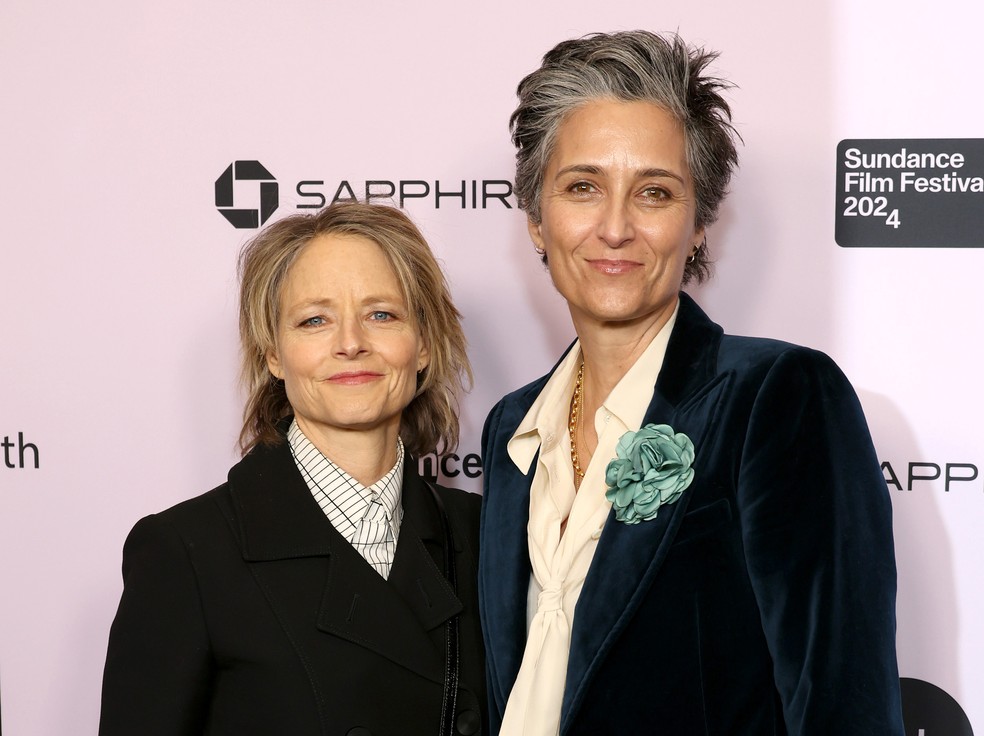 Jodie Foster faz aparição rara com filho no SAG Awards, prêmio do ...