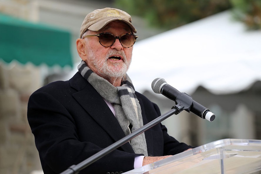 Norman Jewison, diretor de 'Feitiço da Lua', morre aos 97 anos