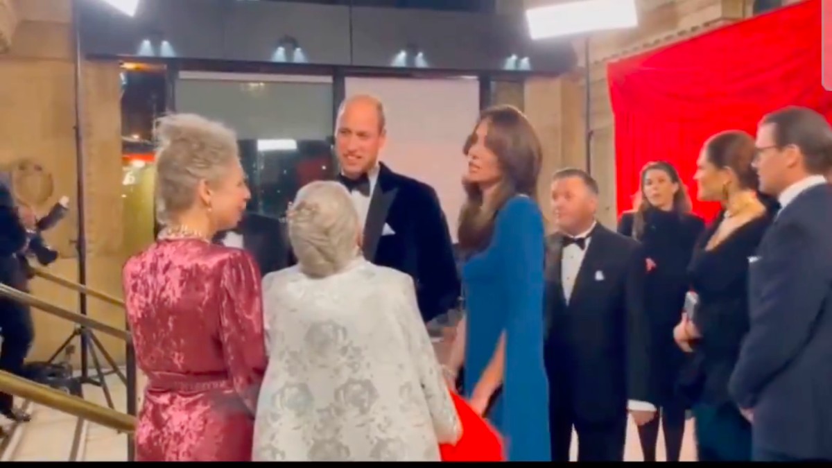 Principe William e Kate Middleton dão as costas para convidados de ...