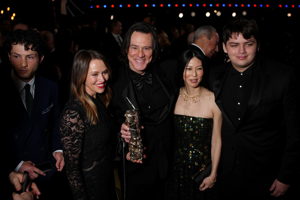 Jim Carrey se emociona e presta homenagem à filha, neto, namorada e ...