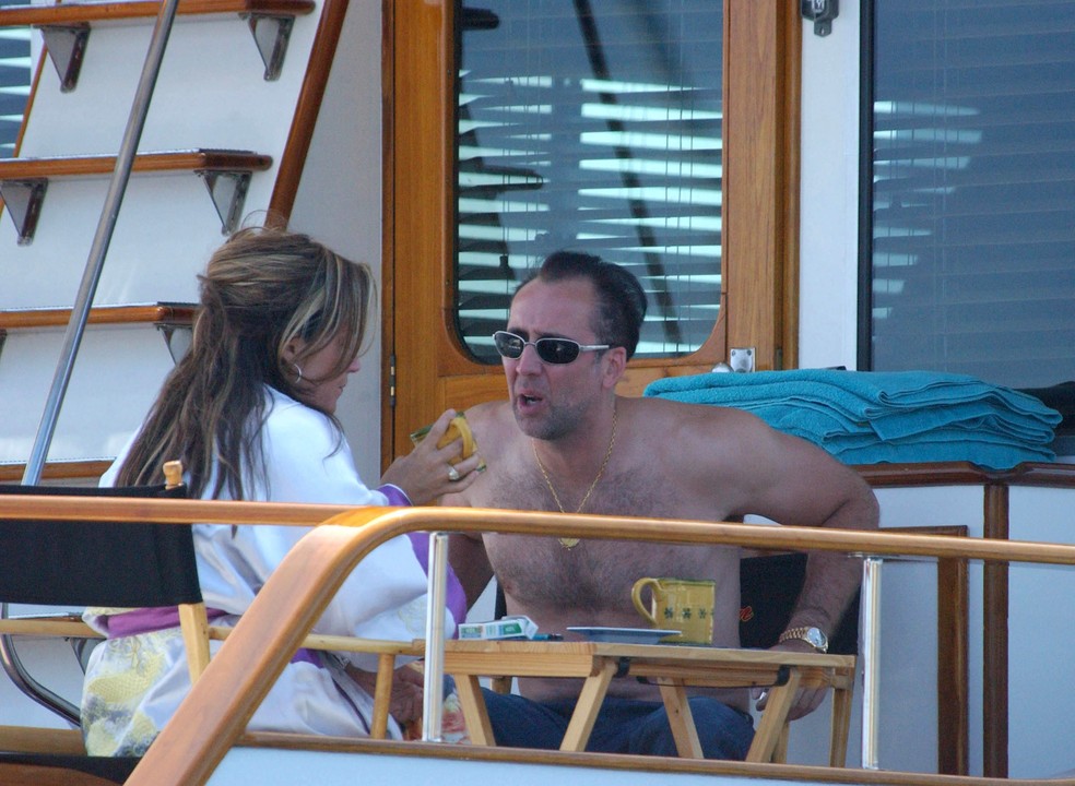 Nicolas Cage jogou no mar aliança de diamante de 340 mil reais que ...