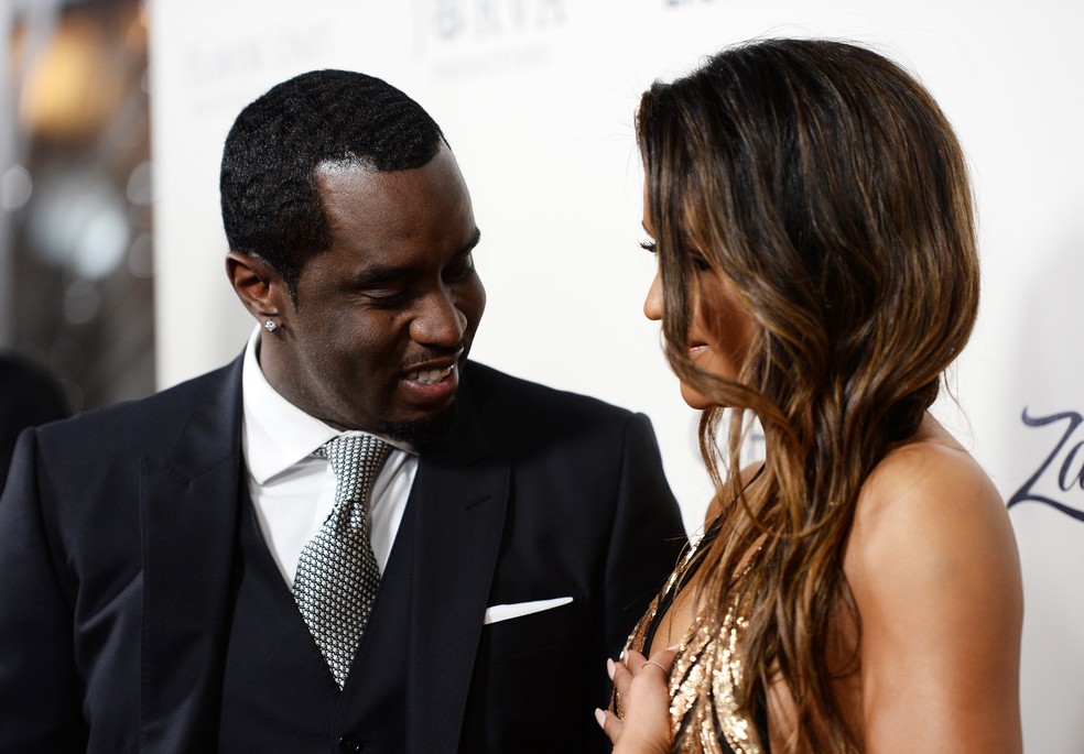 Cheia de hematomas, cantora foi a red carpet ao lado de rapper Diddy ...
