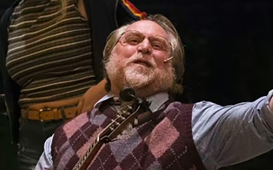 Ator de 60 anos morre no palco durante peça clássica de Natal ...