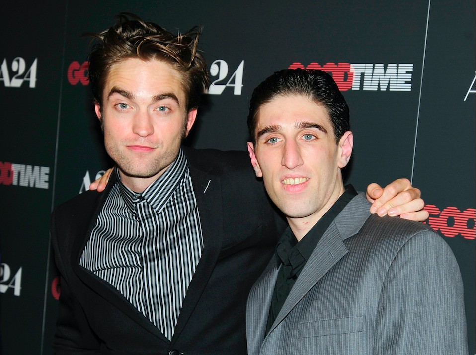 Ator parceiro de Pattinson em filme cult morre aos 38 anos com parada ...