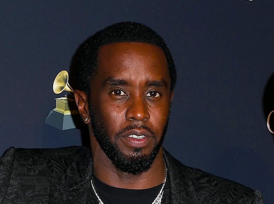 A foto cheia de celebridades em festão de Ibiza que Diddy não queria ...