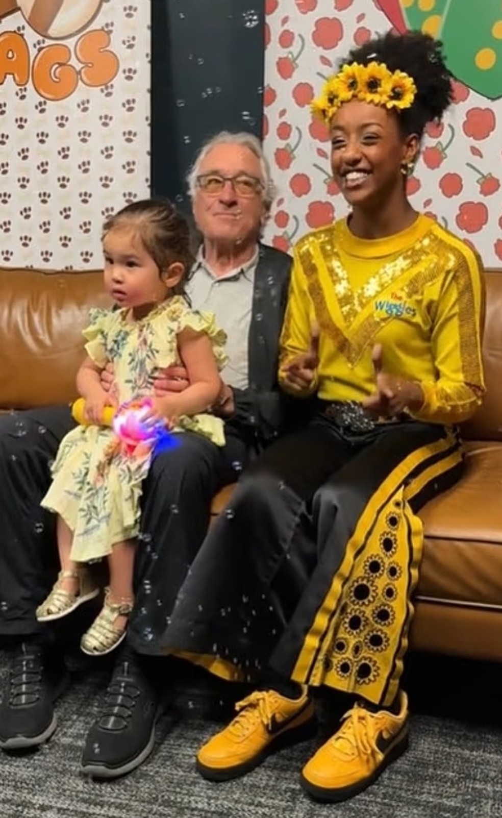 Robert De Niro leva filha de dois anos para conhecer astros de programa ...