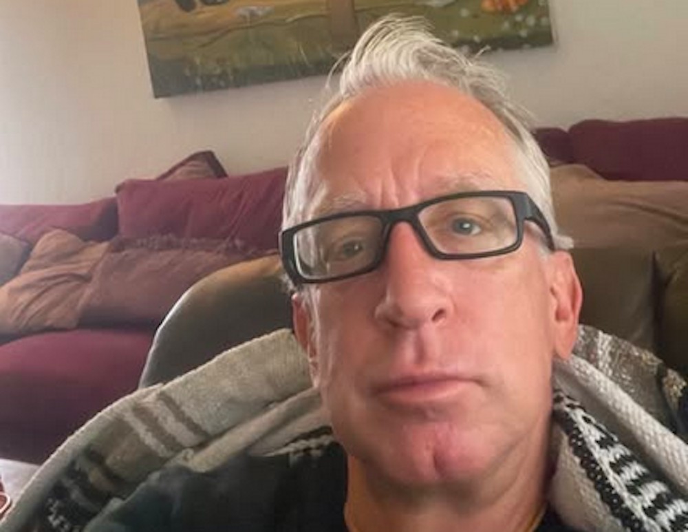 Andy Dick, ator de comédia 'cancelado', é encontrado desacordado nas ruas de Hollywood com ...