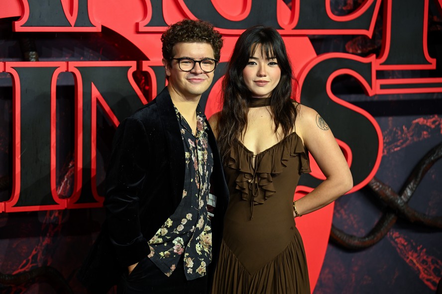 Namoro de 7 anos e sem escândalos de Gaten Matarazzo, o Dustin de ...