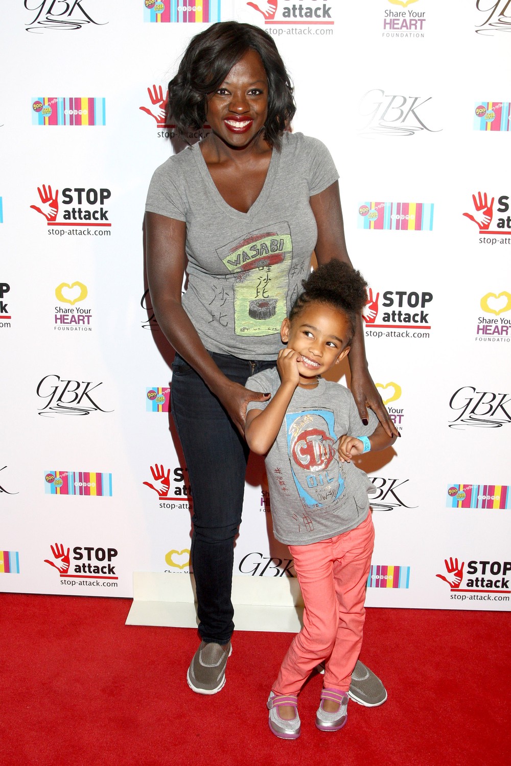 Viola Davis encanta fãs e outras famosas com foto rara ao lado de ...