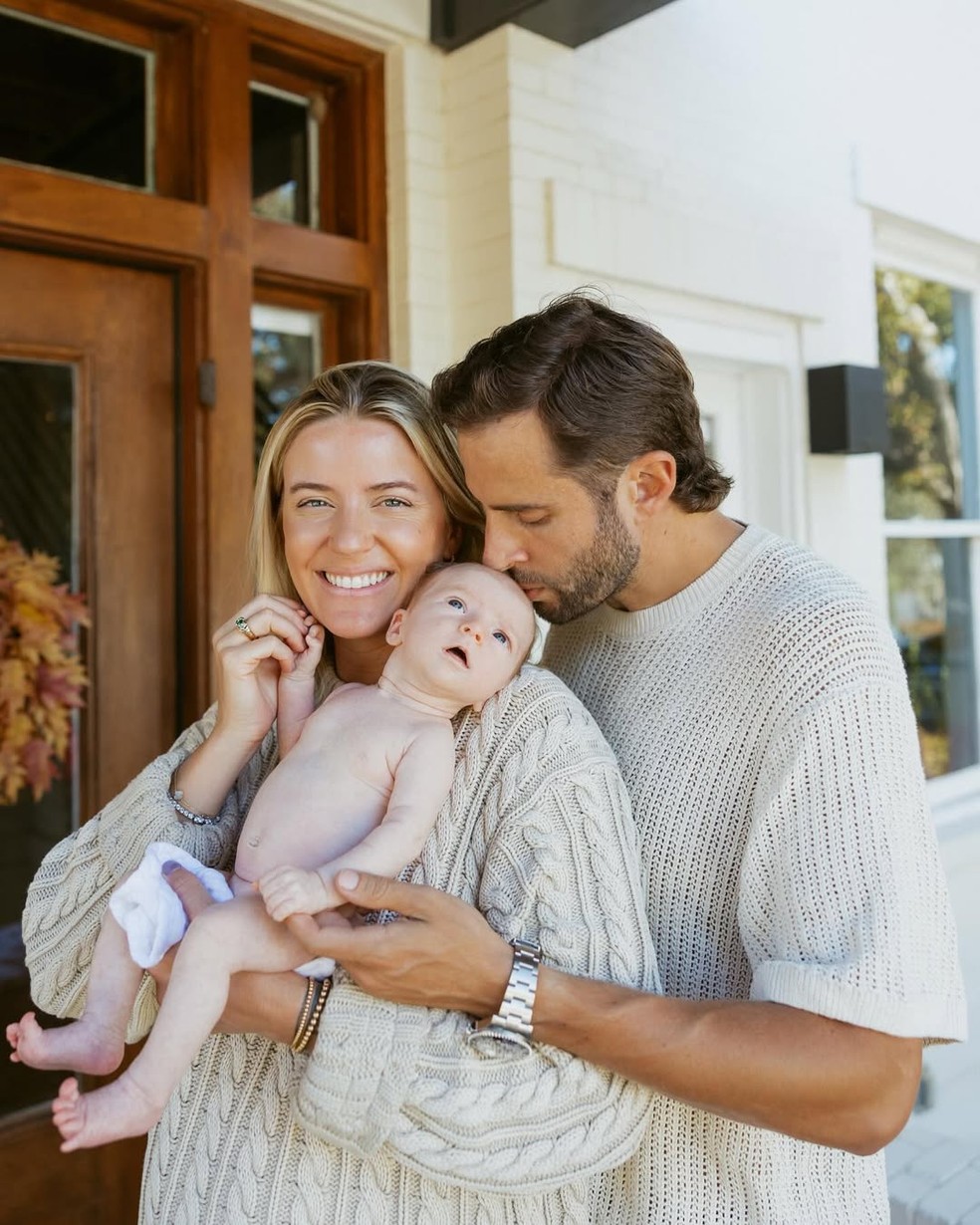 Influencer causa polêmica com foto por causa da maneira com que segura ...