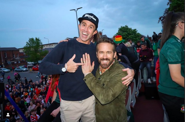 Time de Ryan Reynolds consegue a primeira vitória com golaço que ...