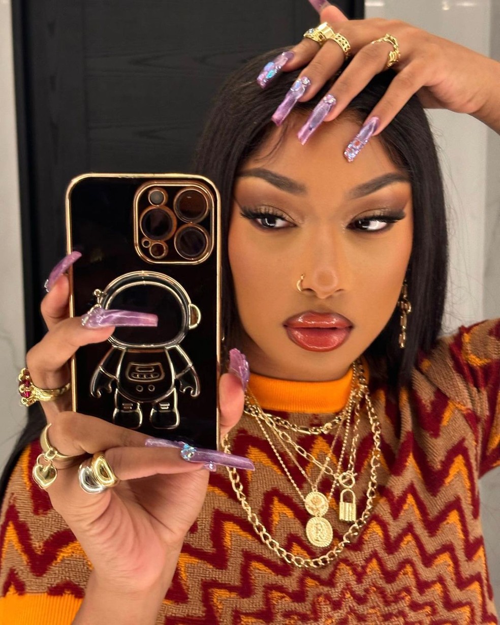 Megan Thee Stallion retorna às redes com selfie de cara limpa após ...