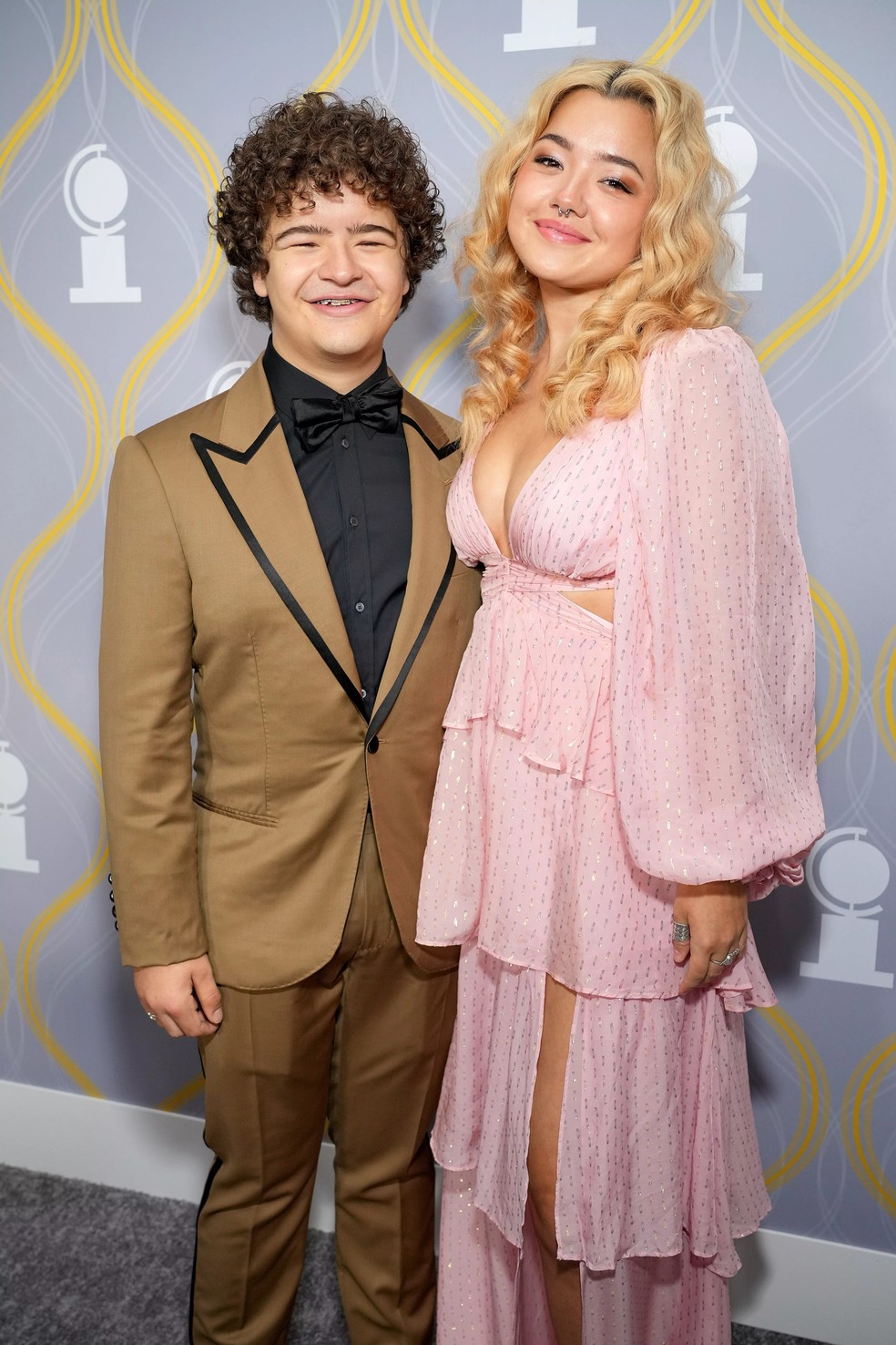 Namoro de 7 anos e sem escândalos de Gaten Matarazzo, o Dustin de ...