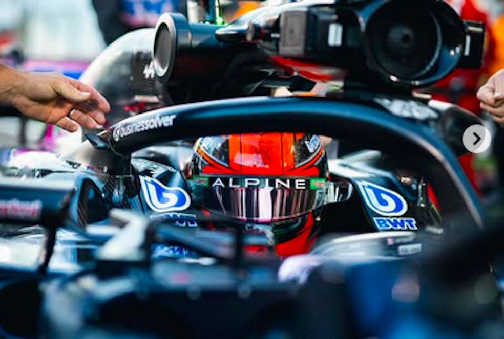 Piloto comete gafe e entrega spoiler do final do novo filme de Brad ...