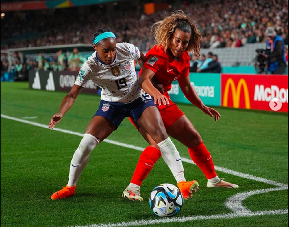 Jogadoras dos EUA ficam em silêncio em hino nacional e contraste com ...