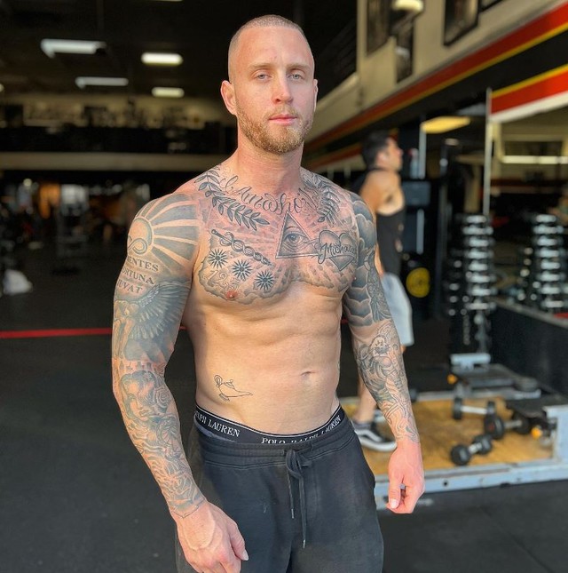 Filho rebelde de Tom Hanks é detonado por lançar clipe 'cringe' ao lado ...