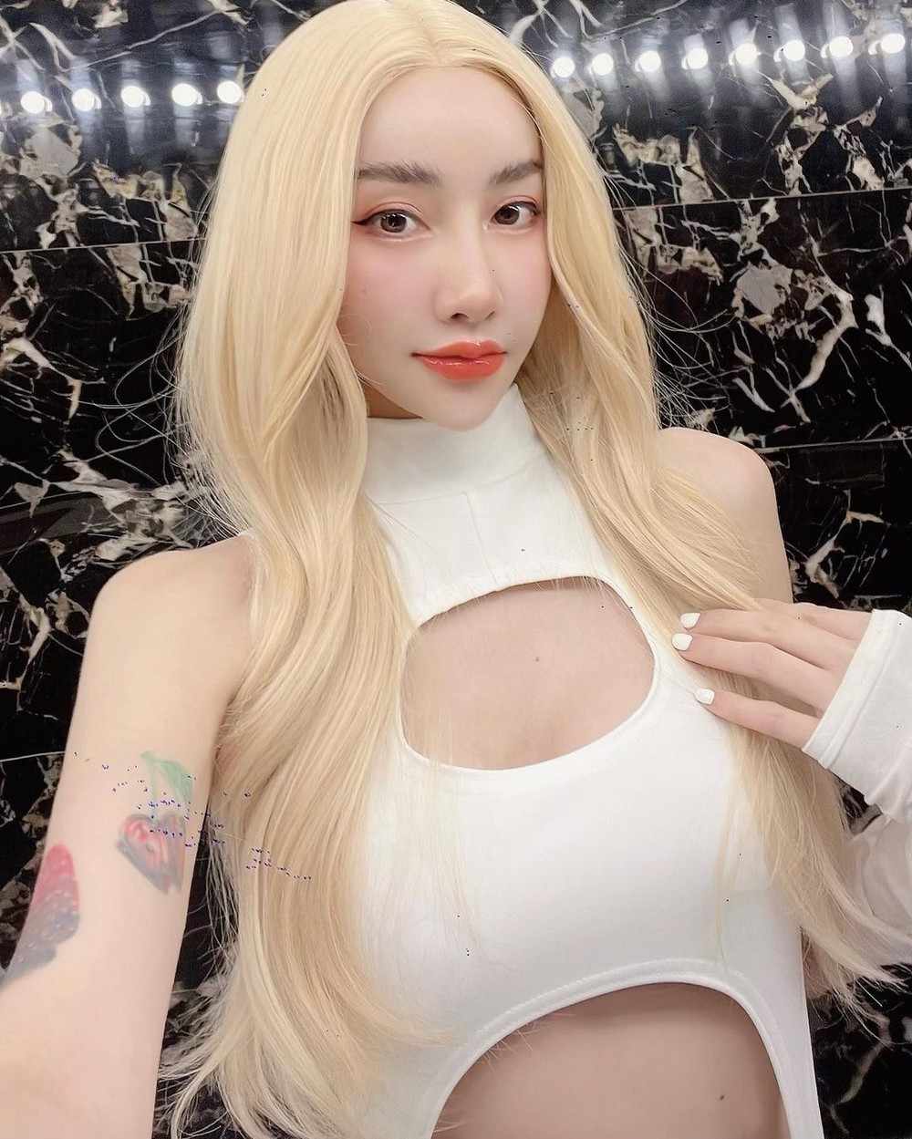 Modelo e DJ se compara a personagem de desenho animado após procedimento estético dar errado ...