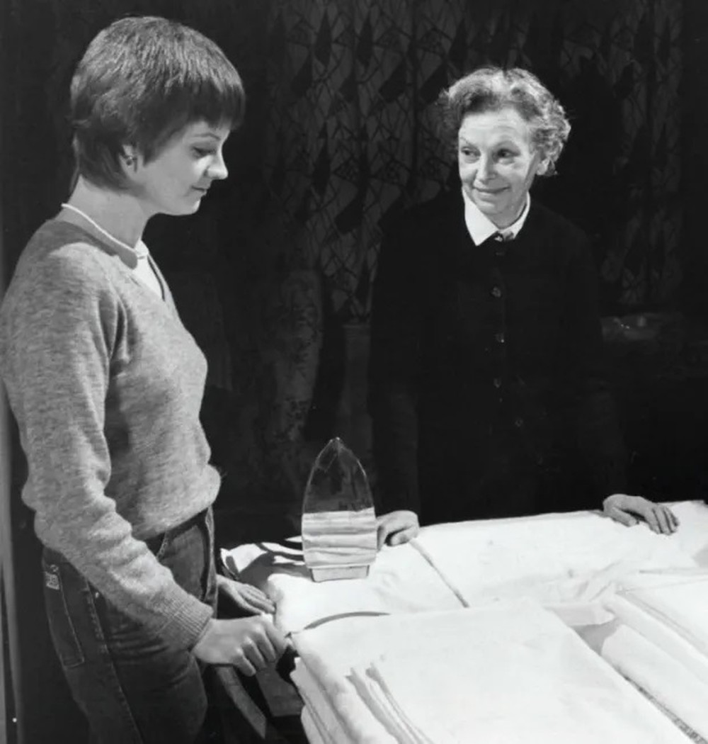 Estrela de novelas britânicas morre aos 96 anos após ser atropelada por ...