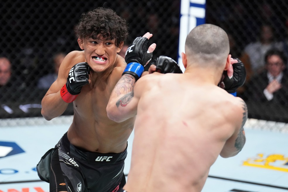 Mexicano de 18 anos faz história como o mais jovem a vencer uma luta do ...