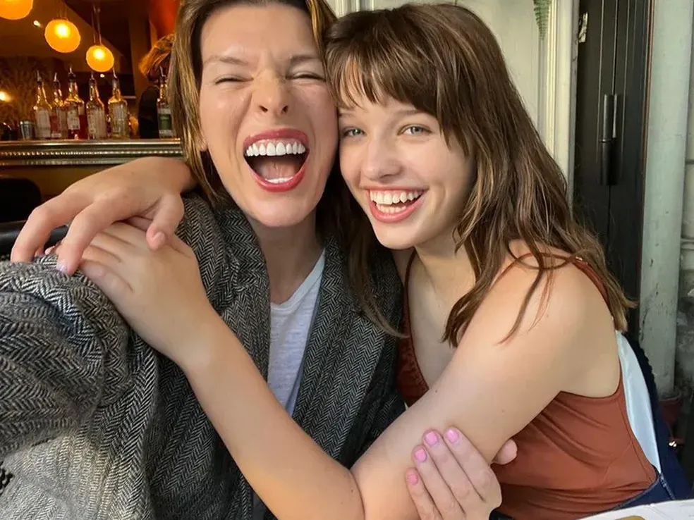 Aos 15 anos, filha 'clone' de Milla Jovovich revela que ficou com medo ...