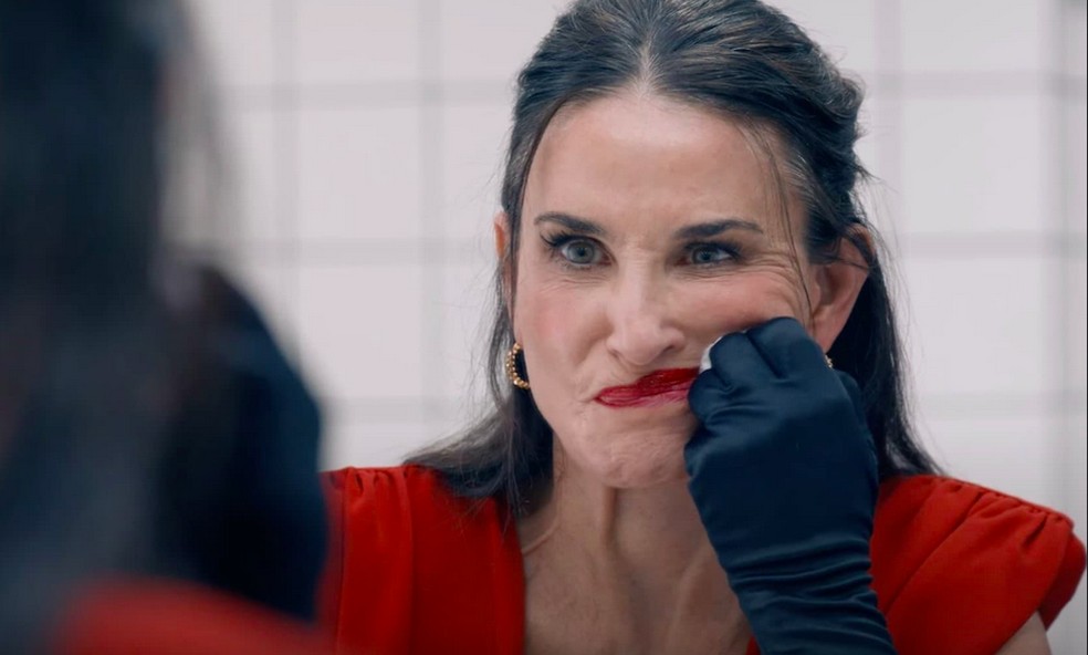 Filhas 'resgatam' Demi Moore em principal festa pós-Oscar após perder ...
