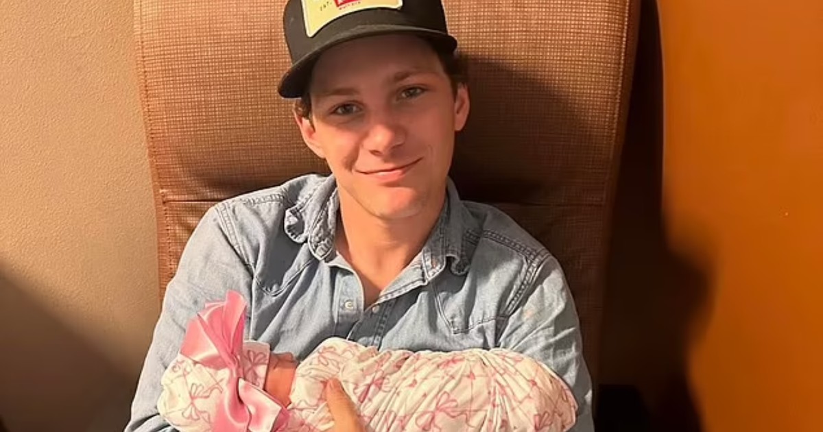 Ator de 'Young Sheldon' revela nascimento da sua primeira filha dias ...