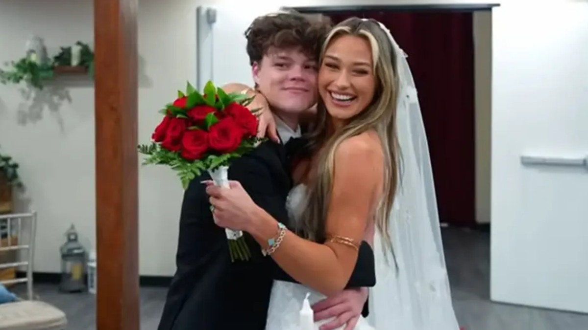 Modelo diz que se separou de youtuber após votos humilhantes em ...