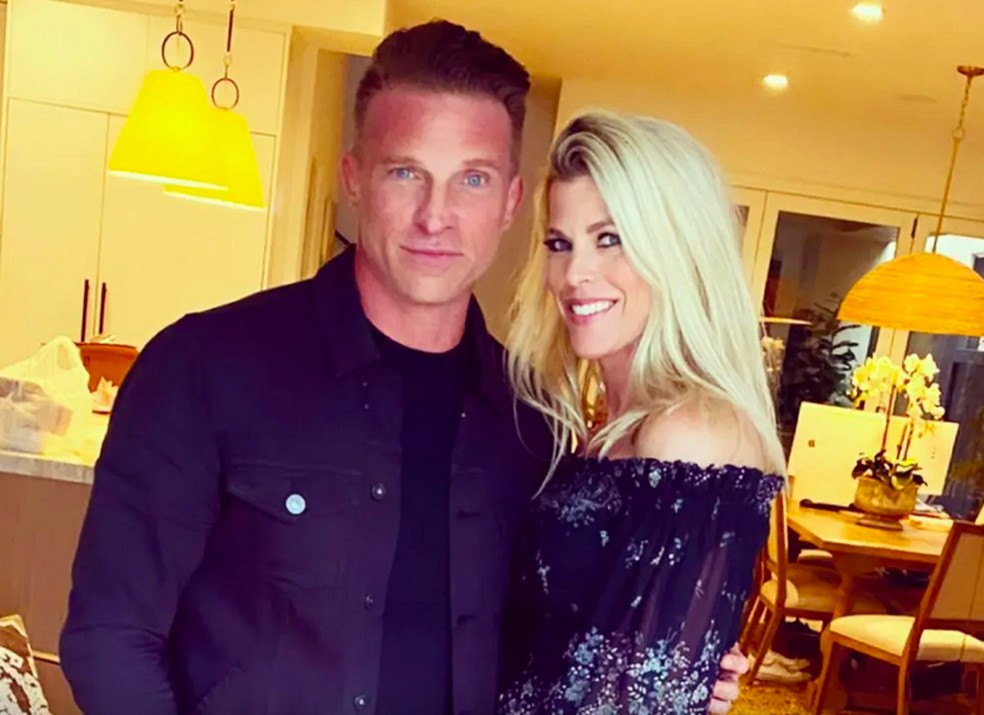 Ator anuncia saída de novela após se divorciar da esposa grávida ...