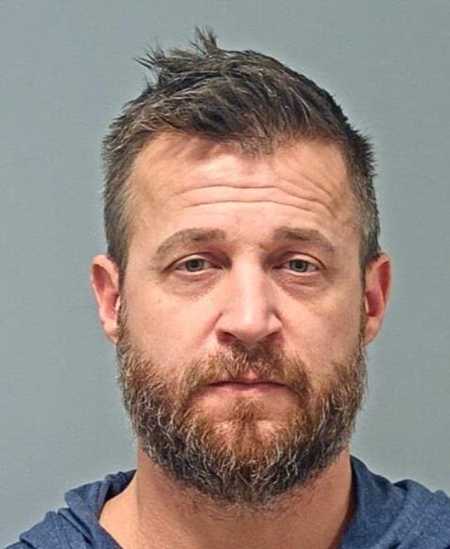 Astro de reality show polêmico é preso sob acusação de crimes sexuais ...