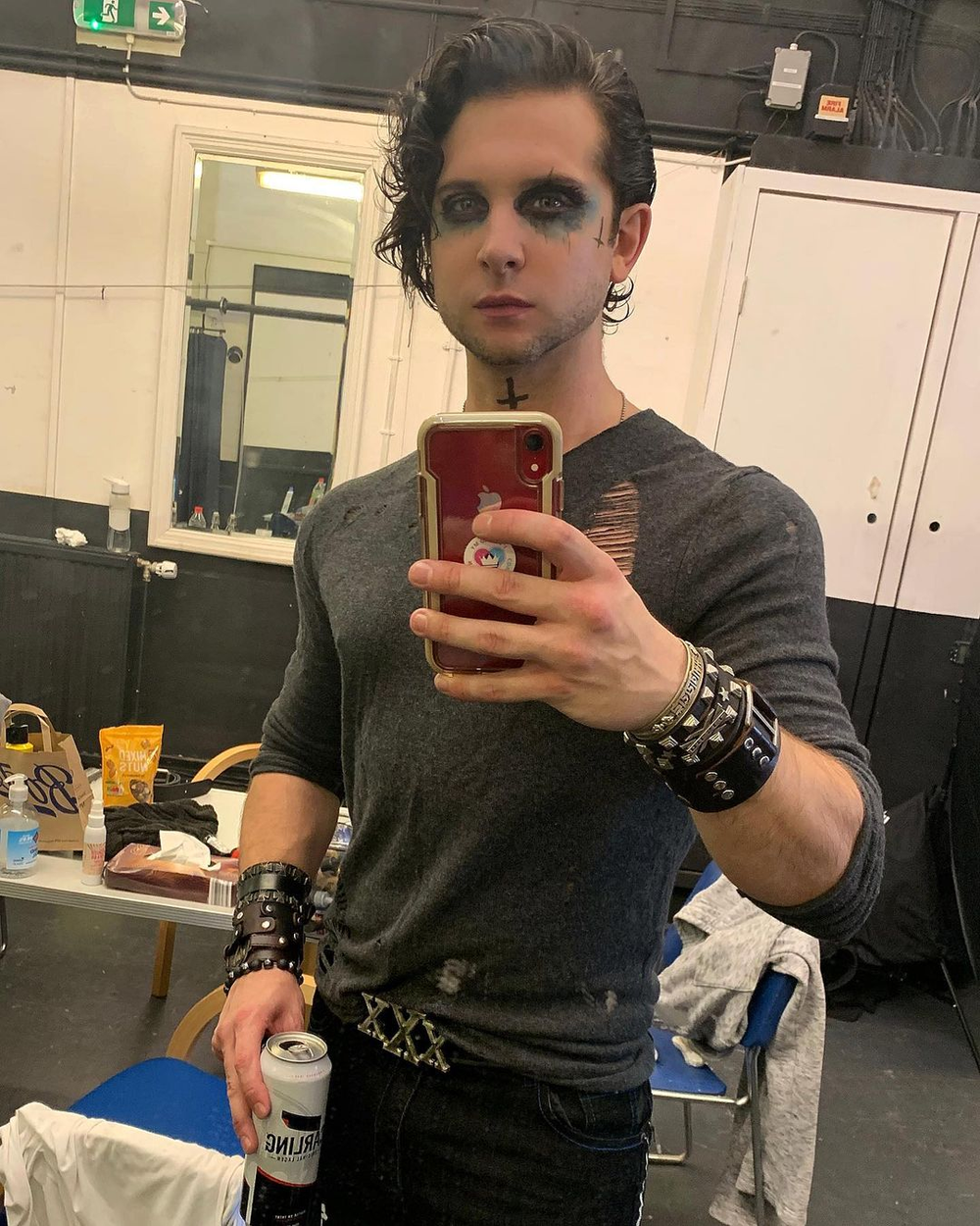 Ex-vocalista de banda icônica dos anos 1980 é condenado após filmar ...