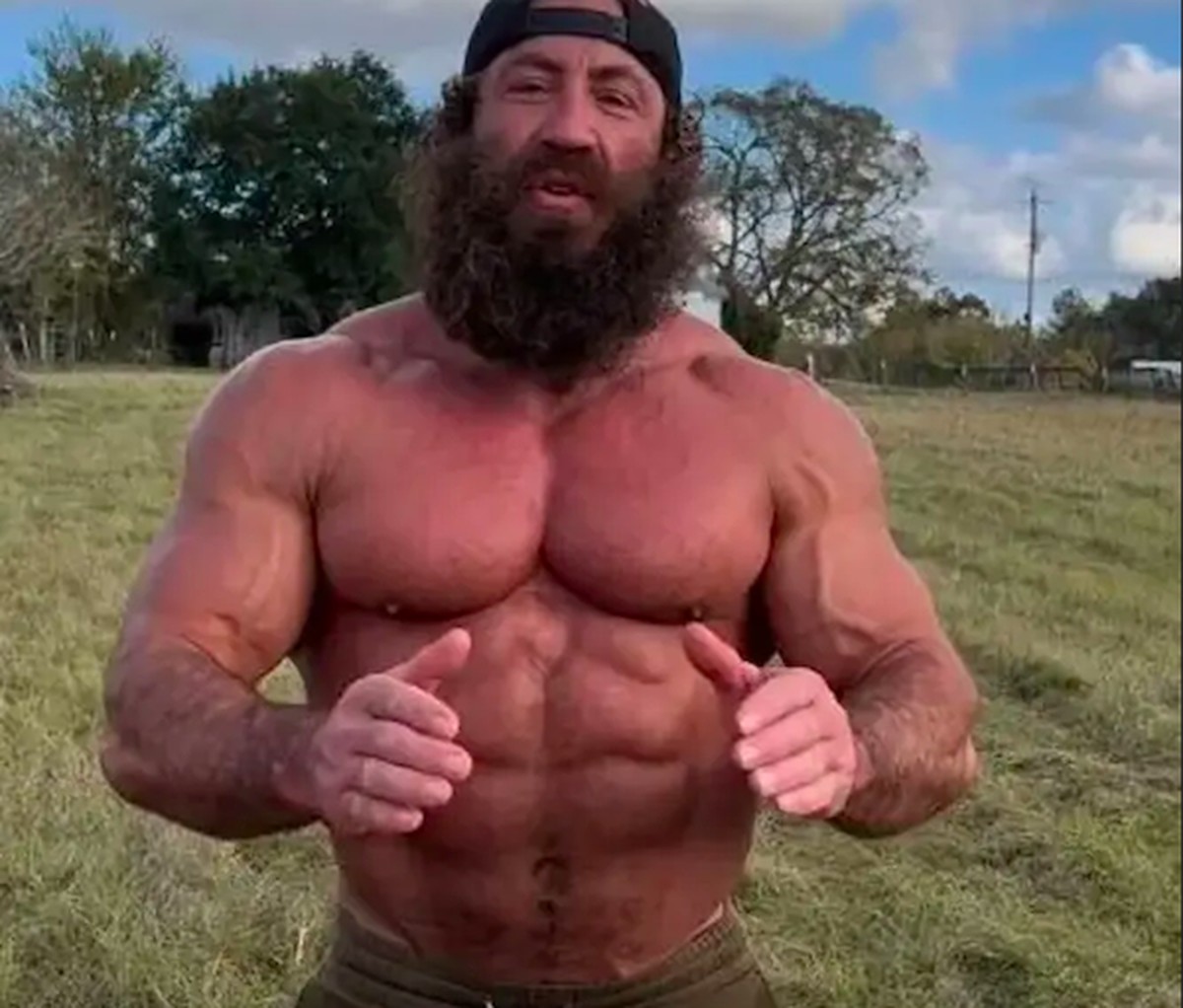 'Homem das Cavernas', influencer fisiculturista com dieta pré-histórica ...