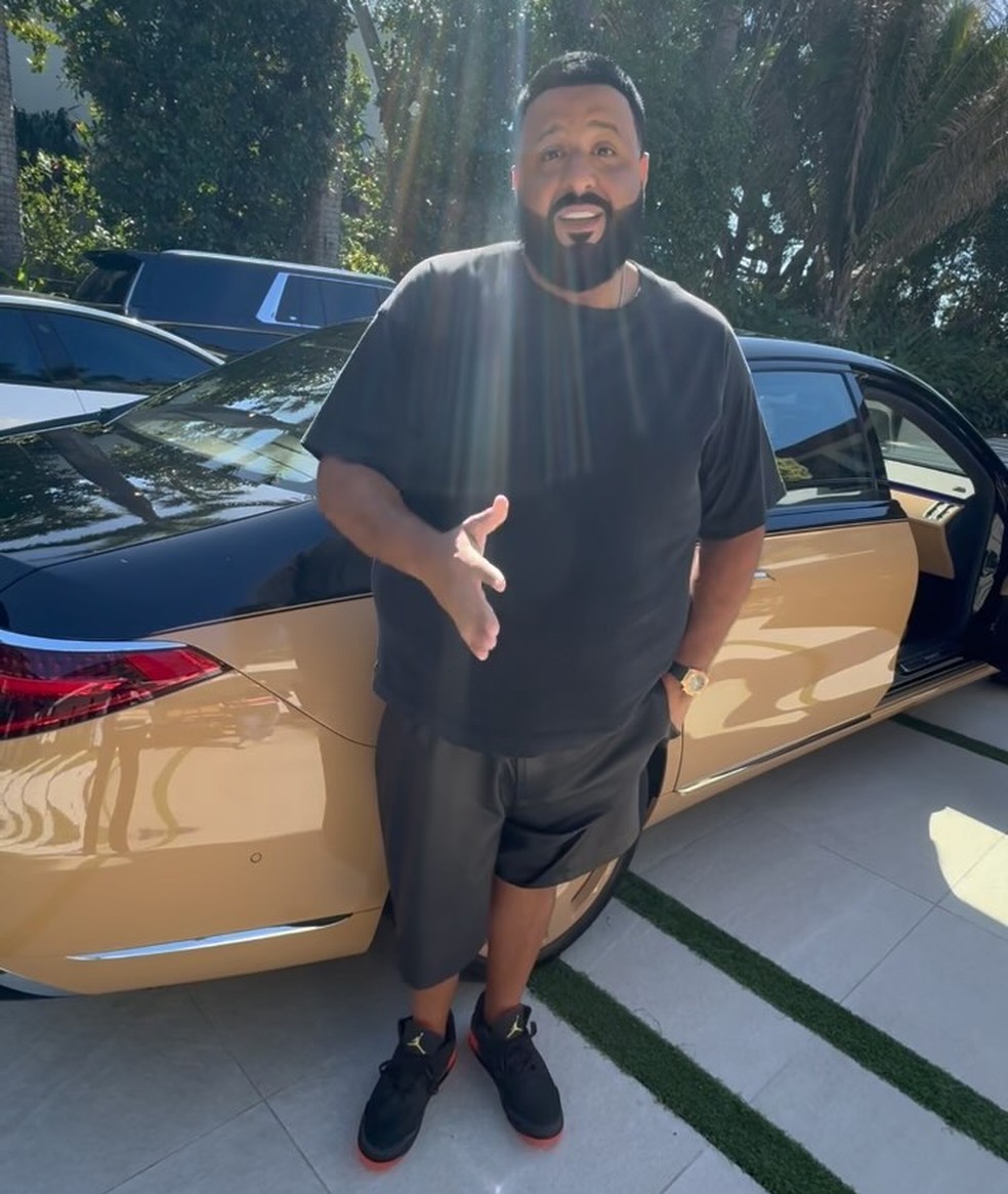 DJ Khaled causa polêmica por insistir que fosse carregado no colo para ...