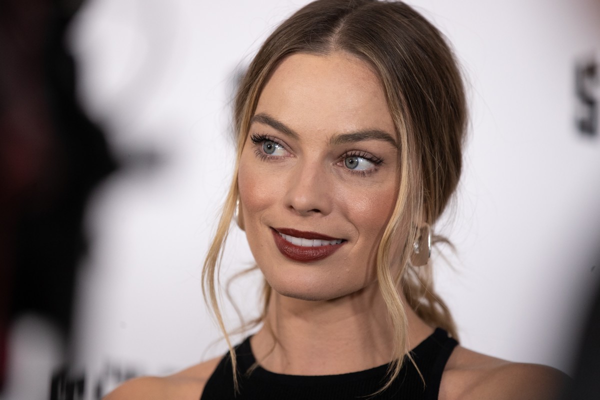 Margot Robbie se define como 'fanática pelo Natal' e revela que vai dar ...