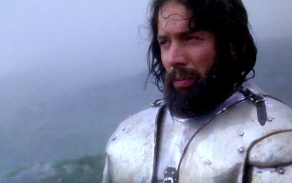 Ator do clássico 'Excalibur' e da série 'Better Call Saul' morre aos 68 ...