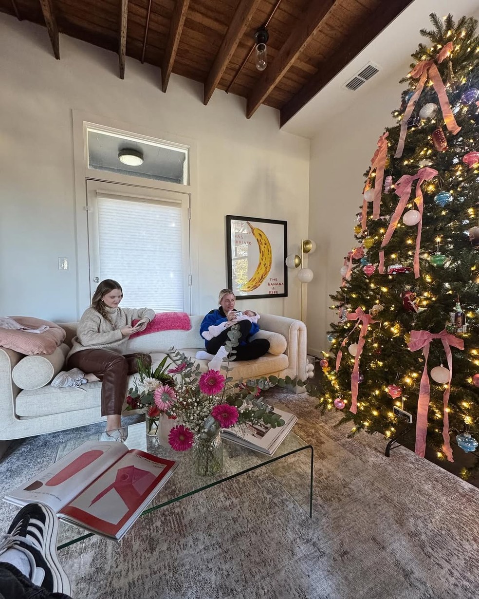 Influencer causa polêmica com foto por causa da maneira com que segura ...