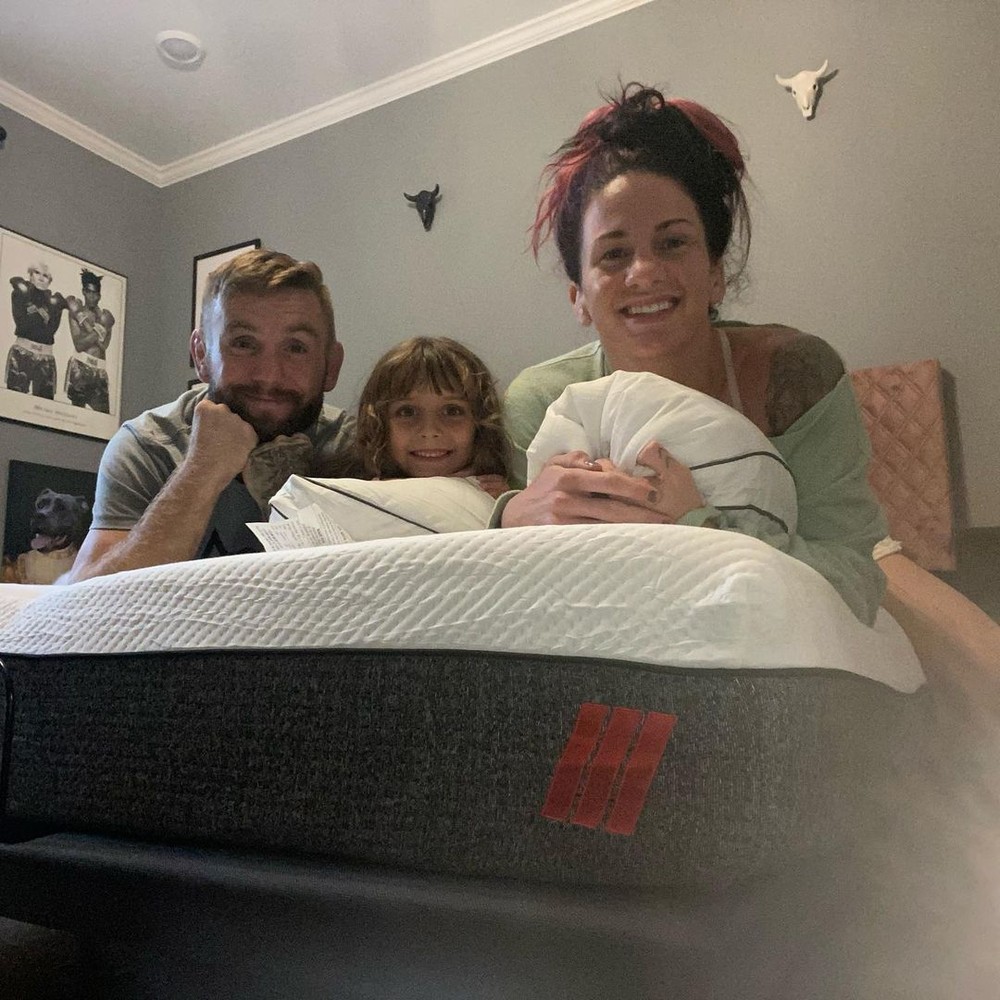 Astro do UFC diz ter sido traído por esposa, também lutadora, durante ...