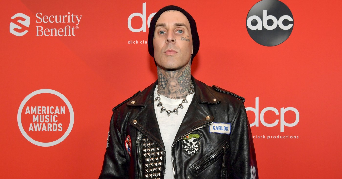 Travis Barker revela que parou de andar de avião após acidente da ...