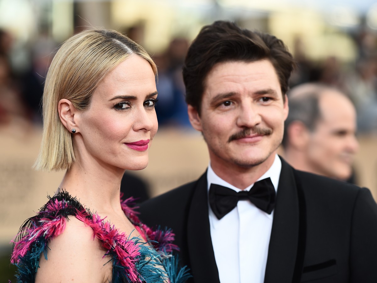 Pedro Pascal faz homenagem emocionante à atriz que deu dinheiro até ...