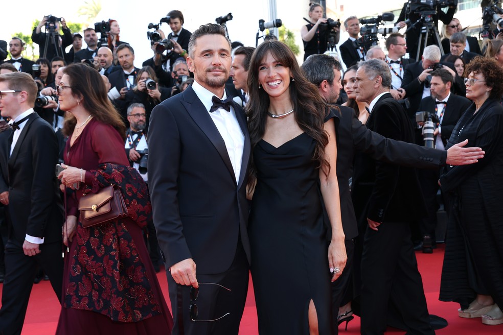 James Franco desfila com namorada em Cannes e 'cancelamento' parece ...