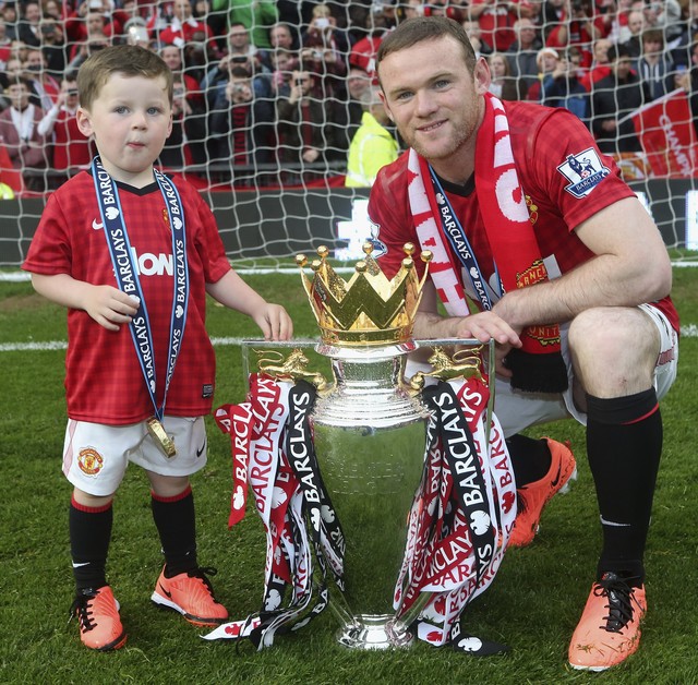 Motivo para Wayne Rooney ser proibido de assistir aos jogos do filho na ...