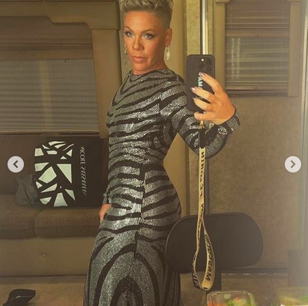 Cantora Pink revela ter engordado 16 quilos por comer freneticamente ...