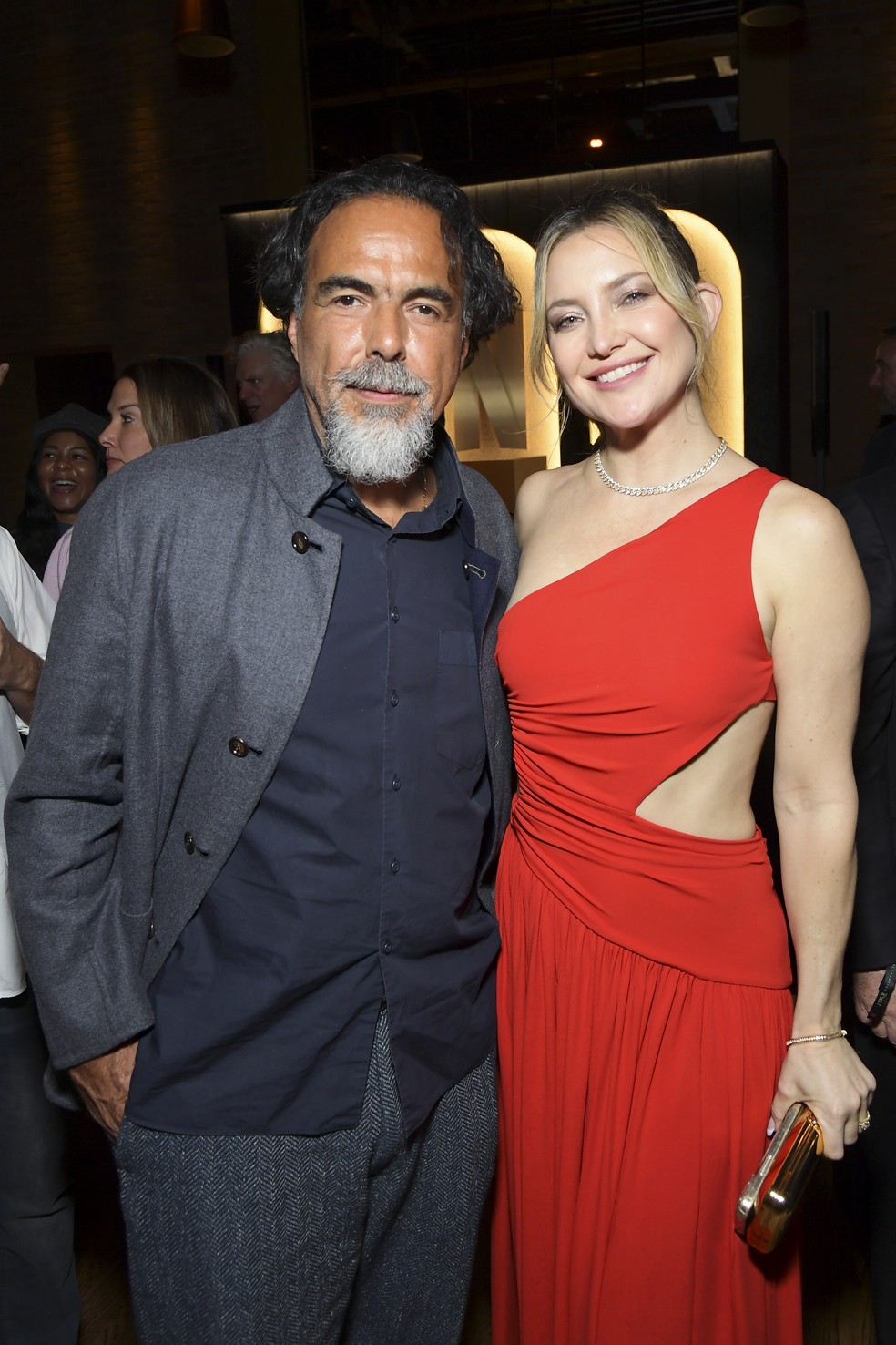 Kate Hudson rouba a cena de evento em Hollywood com vestido vermelho ...