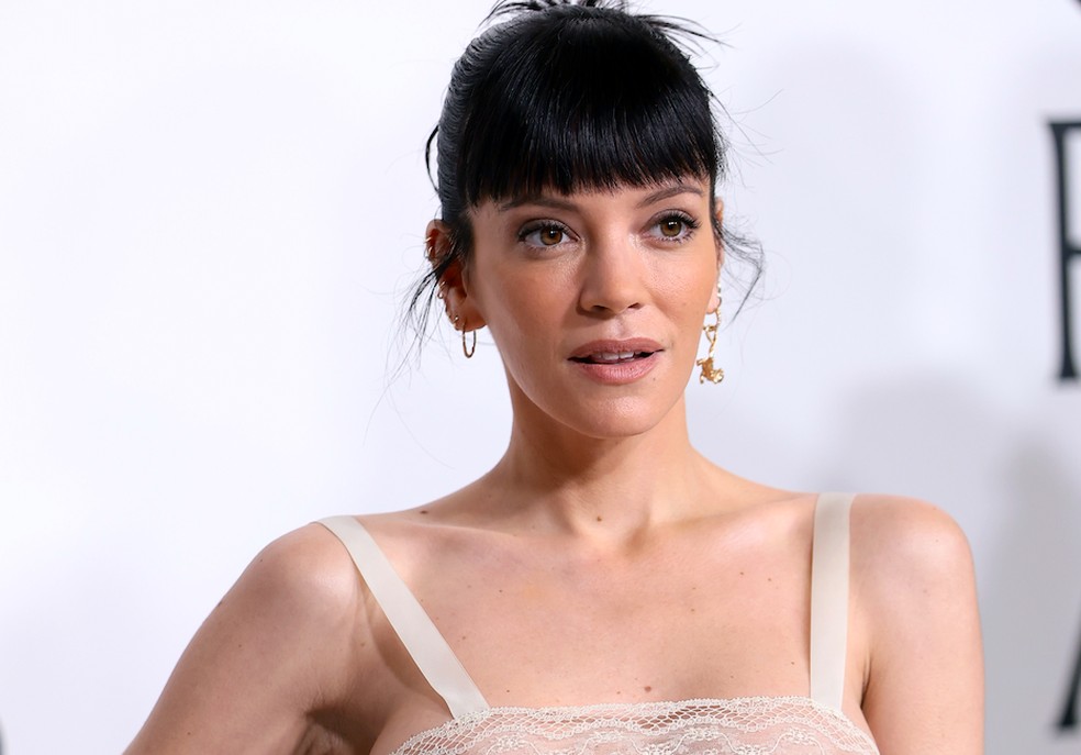 Lily Allen assusta fãs após acidente com caminhão: 'Feliz por estar viva'