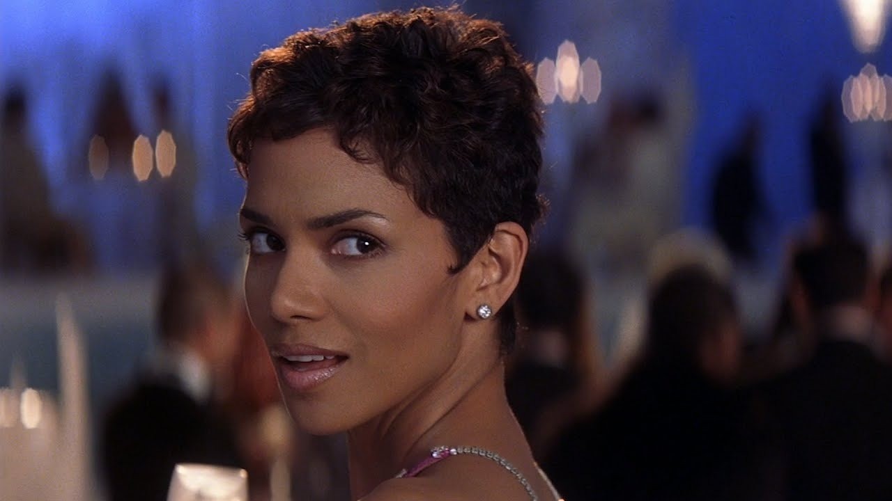 O astro de '007' que 'restaurou a fé' de Halle Berry nos homens em meio ...