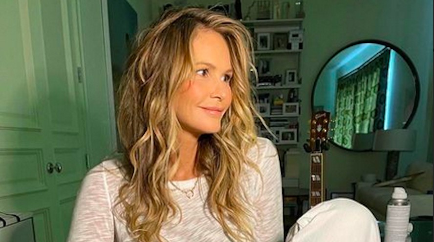 Elle Macpherson, musa da década de 1990, revela por que queimou seu ...