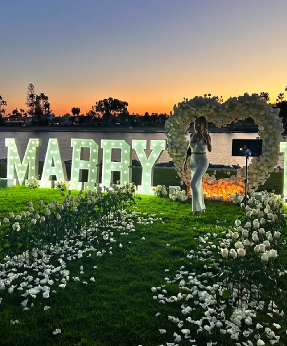 Rapper preso viraliza ao organizar luxuoso pedido de casamento à ...