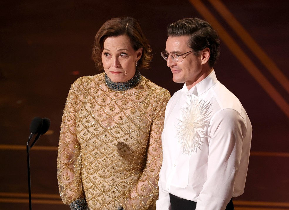 A explicação totalmente cinematográfica para Sigourney Weaver chamar ...